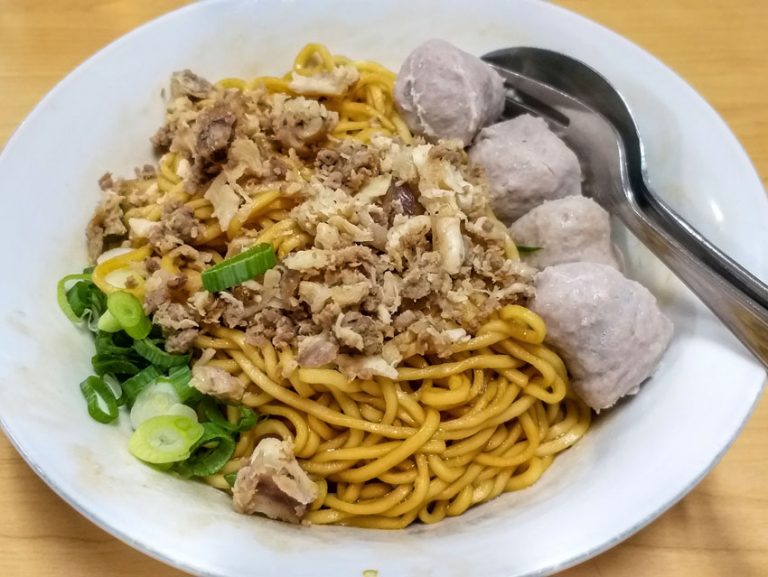 Mencicipi Dua Mie Bakso Legendaris dari Tasikmalaya: Mie Bakso Laksana ...